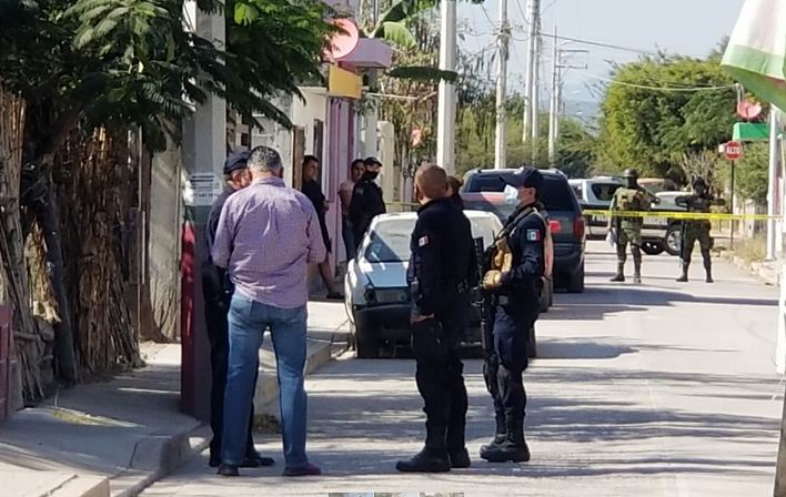 Encuentran a hombre asesinado a cuchilladas